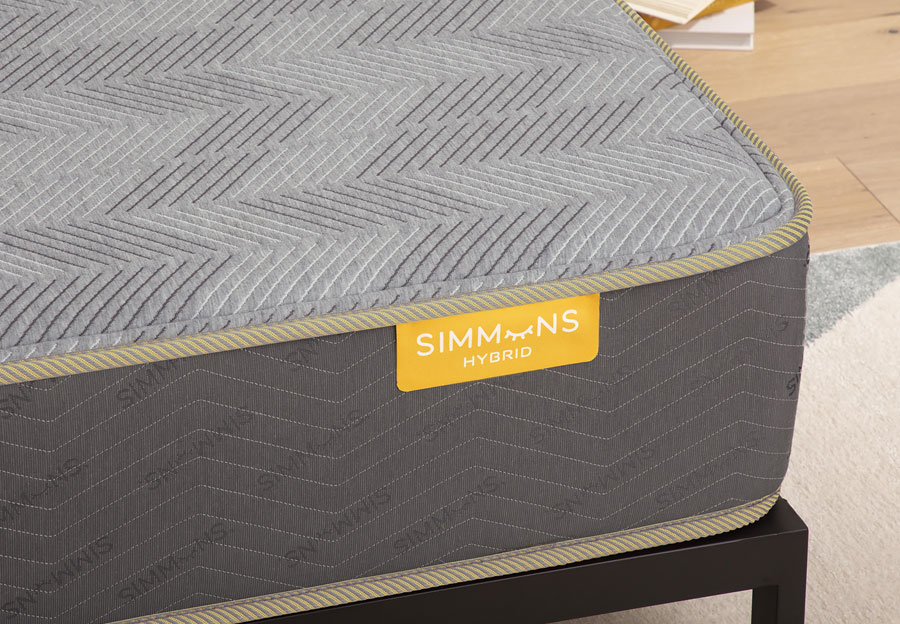 Simmons Deep Sleep Plush Hybrid Queen Mattress